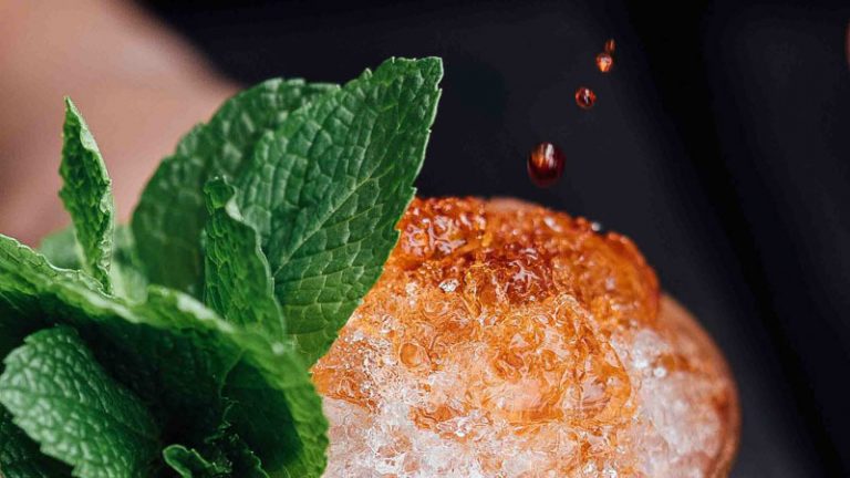 CBD and Alcohol: Do They Mix? - Royal CBD